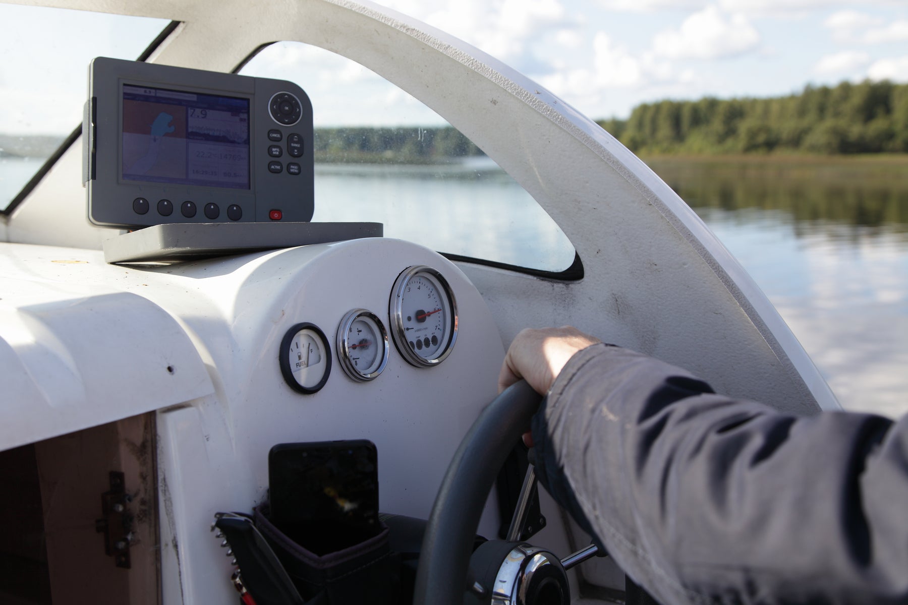 Choosing the Right GPS Chartplotter for Your Boat – Atlantis Showroom